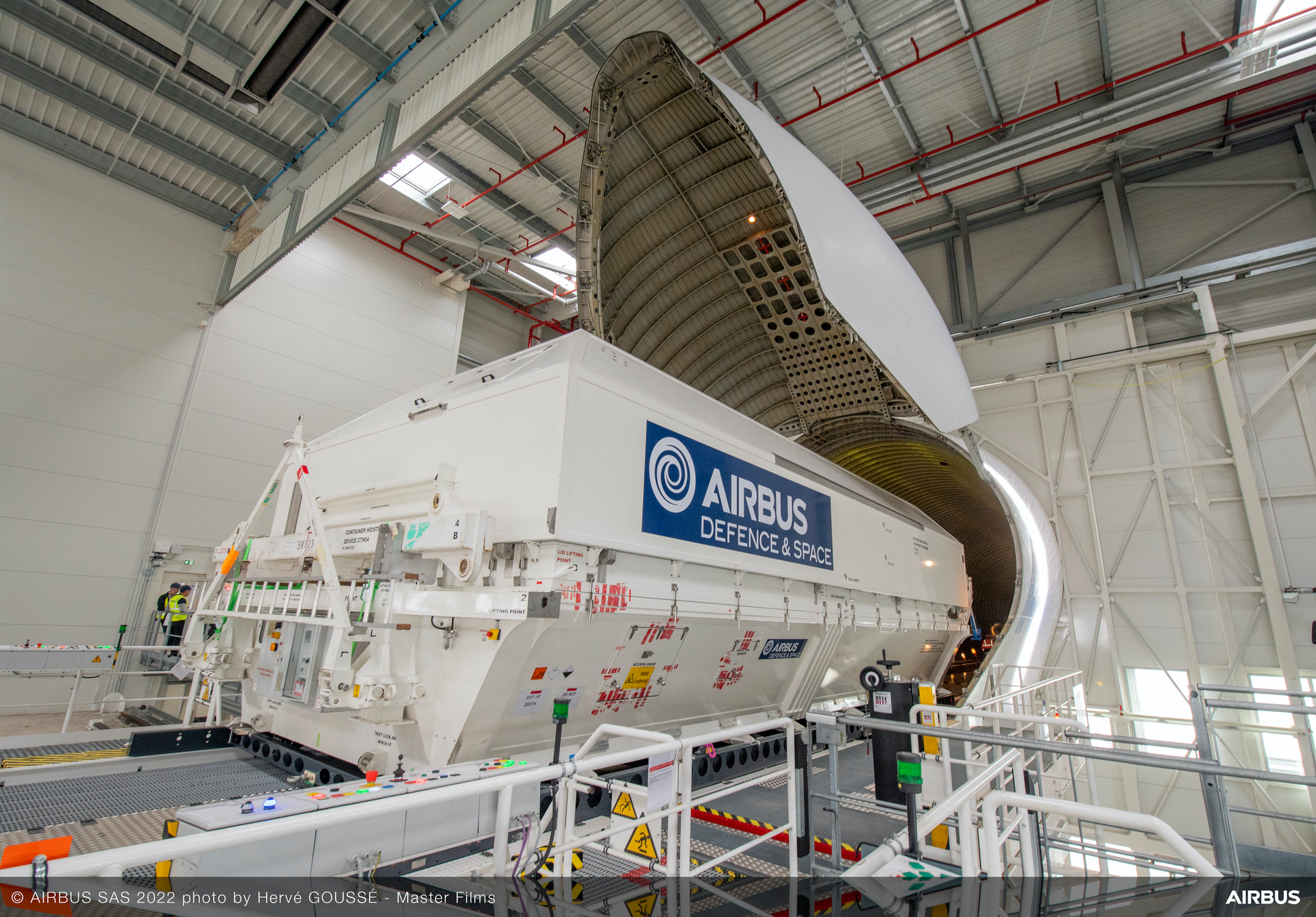 Beluga Delivers Airbus Satellite to Kennedy Space Center | Industrial ...